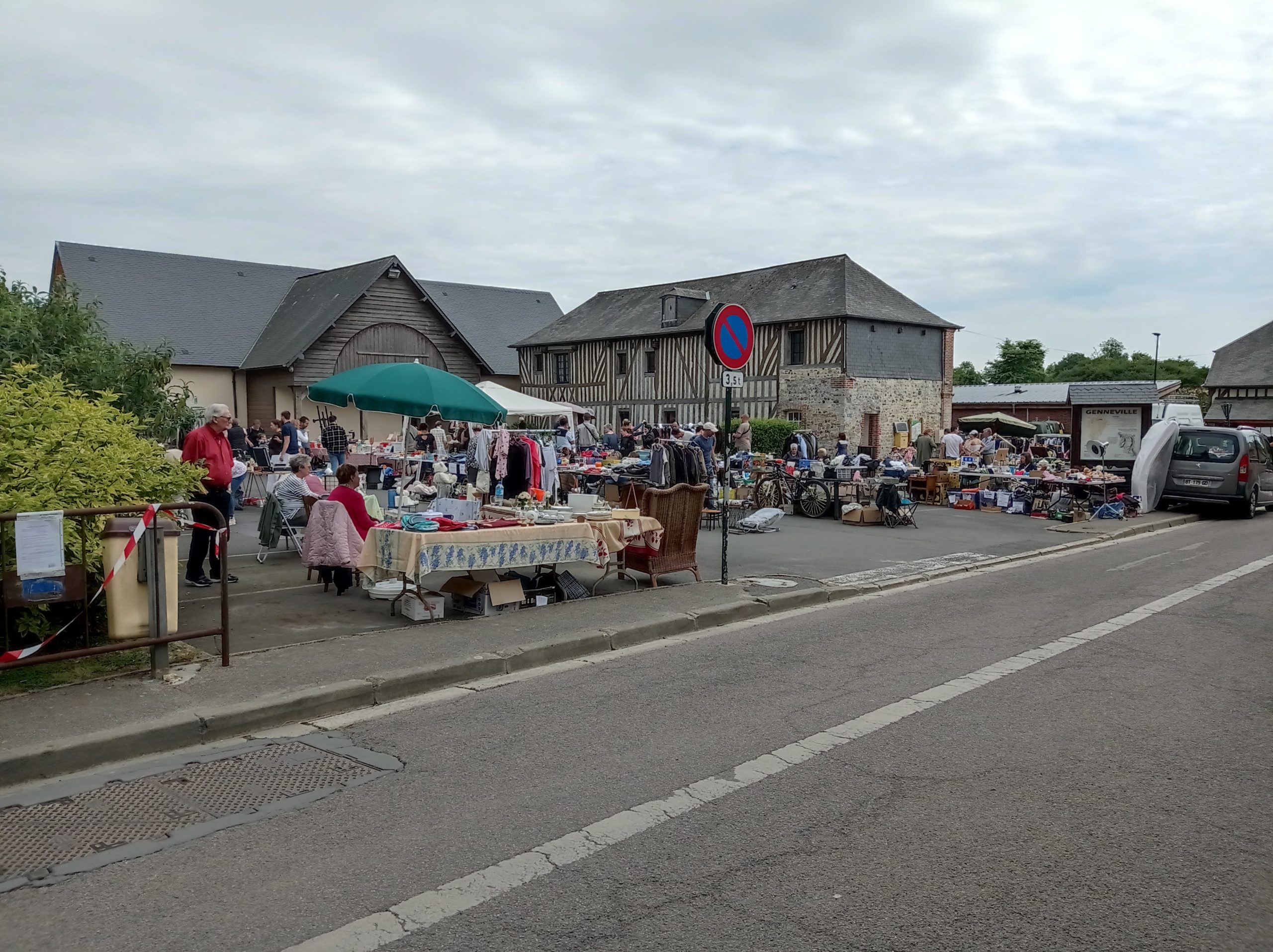 FOIRE A TOUT DU CLUB DES SENIORS - Mairie de Genneville